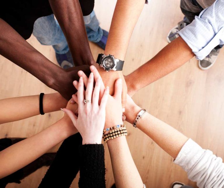 Group Names: 350 Unforgettable Titles for Your Team / Squad